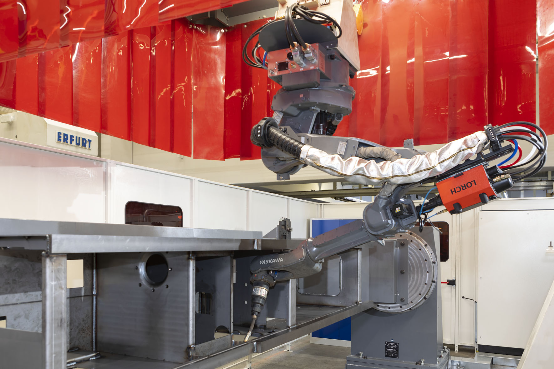 Innovative robot welding cell ensures maximum flexibility